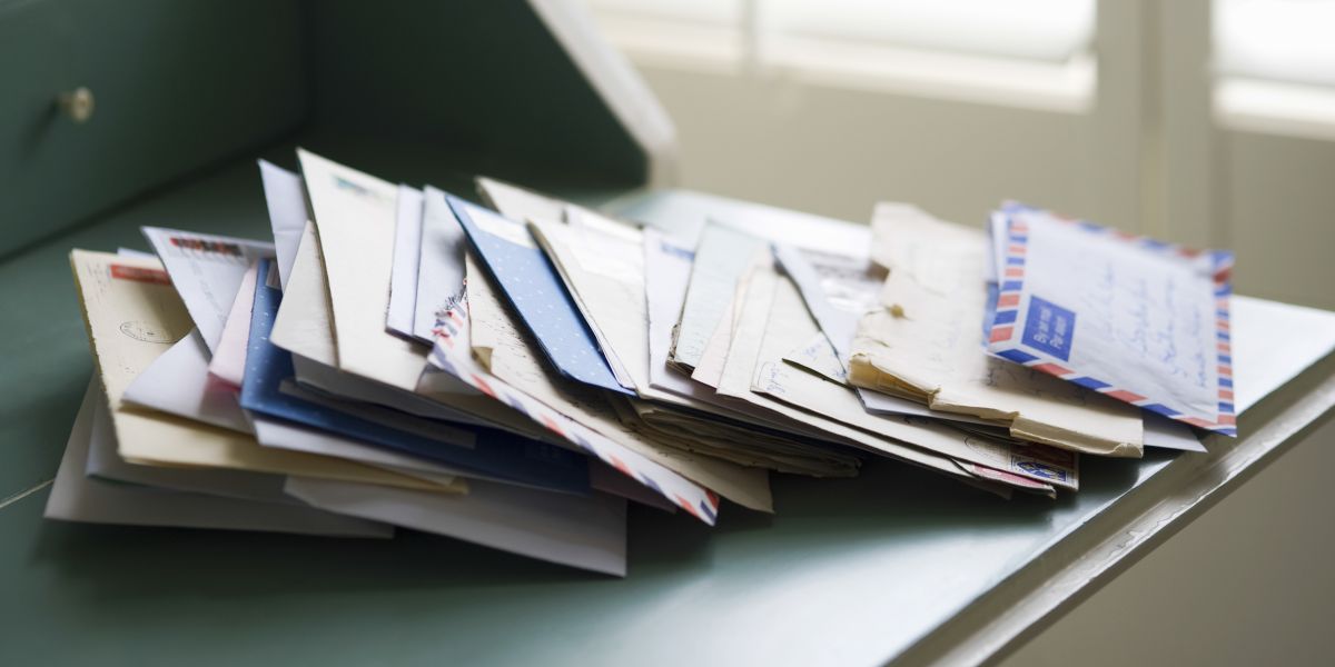 After 20 Years, Postman Finally Brought Lonely Old Man Dozens of Lost ...