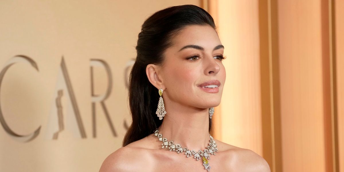 Anne Hathaway Had One Strict Rule for Models Cast in 'The Devil Wears ...